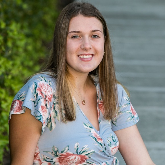 Emma's Closet (@emmadh24) | Poshmark